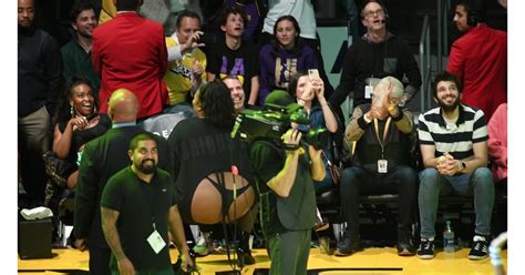 See Lizzo Twerk Courtside At The La Lakers Game Popsugar Celebrity