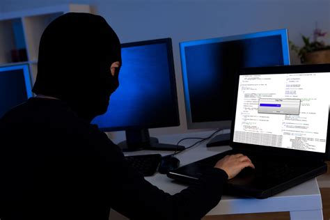 Oszuści obiecują zwrot podatku z PIT a wyłudzają dane z karty