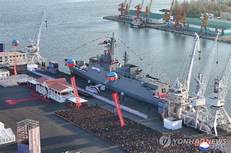북한 뽐낸 신형구축함 미완…자체동력 없이 진수부터 연합뉴스