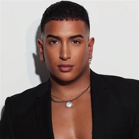 Makeup Artist Roni Herrera