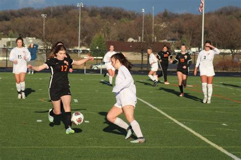 Linden Eagles Pass First Test Vs Area Rival Fenton Sports Coverage