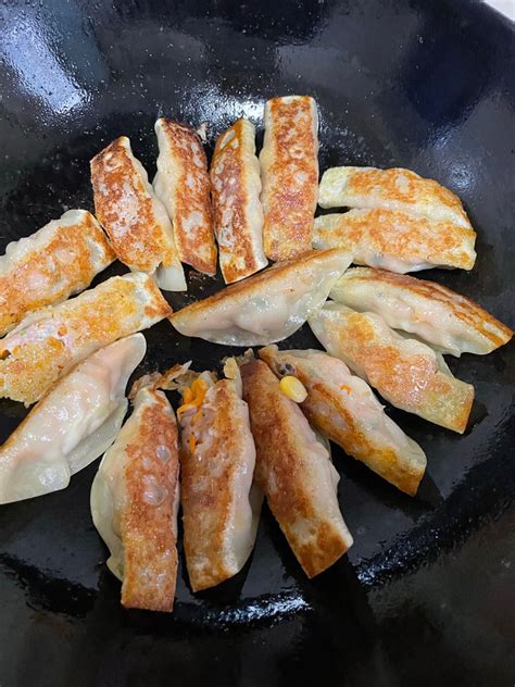【虾仁锅贴家庭版的做法步骤图，怎么做好吃】爱凌凌下厨房