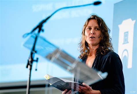 Rtl Journaliste Sophie Van Leeuwen Aangehouden In Sierra Leone