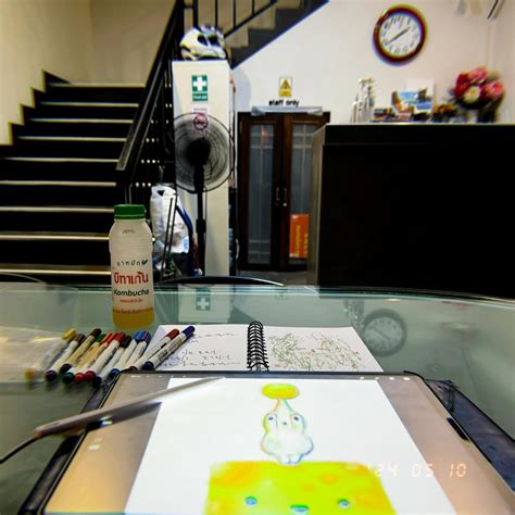 어중간한 재능을 가진 예술인의 상념 03 1 2024년 1월부터 5월까지 다섯 번의 해외 전시를 했다 그리고 12월까지 여섯 번의 해외 전시가 추가로 예정되어 있다