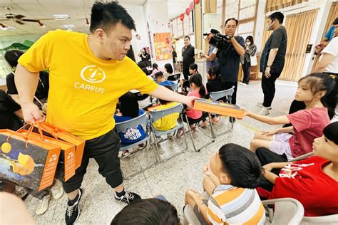 支持喜憨兒基金會秋節送愛到部落計畫 台積電f12a晶圓廠認捐1003盒喜憨兒月餅
