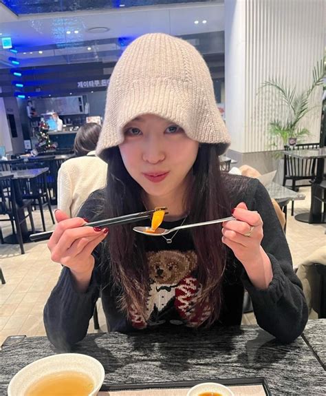 김다솜 비니와 코트 조합 환상 러블리 끝판왕의 사랑스런 겨울 핏 패션엔