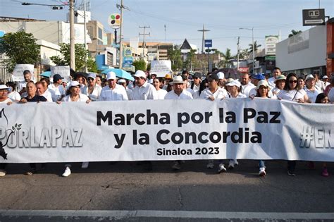 Toman pasistas las calles y piden por la paz en Culiacán