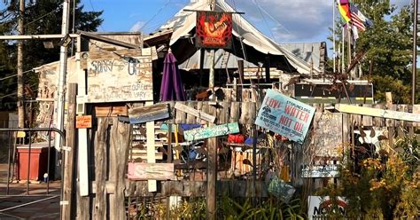 People Drive From All Over Wisconsin To Eat At This Wonderfully Wacky Bar