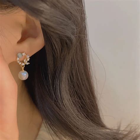 閃亮花圈大珍珠×蚊香盤u型耳夾 U型耳夾 Hundress均百韓飾 韓國飾品、包包、美甲、髮飾