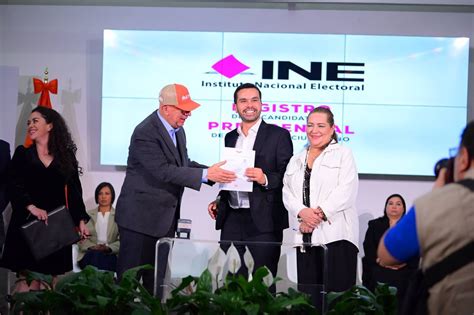 Se registra Jorge Álvarez Máynez ante INE como candidato presidencial