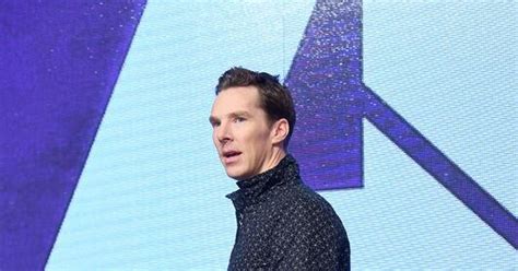 사진 베네딕트 컴버배치엄청난 플래쉬 세례에 깜짝 어벤져스 기자회견