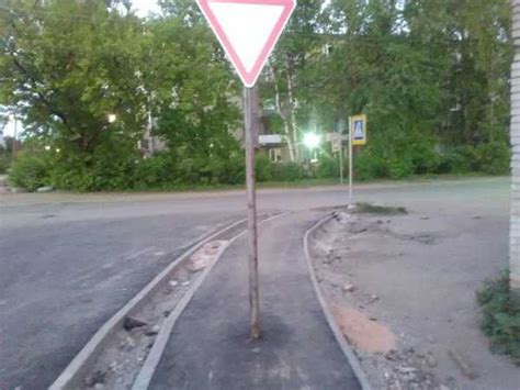 Картинка дорожный знак уступи дорогу Дорожный знак 2 4 Уступите дорогу