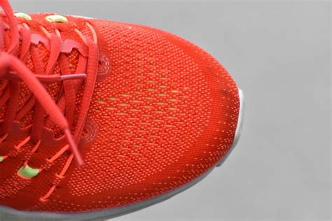 무료 사진 붉은 신발끈 스 니 커 즈 패션 신발 빛나는 레크리에이션 색 정 럭셔리