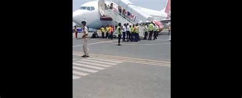 Watch Engine On Fire Delhi Bound Spicejet Flight Makes Emergency