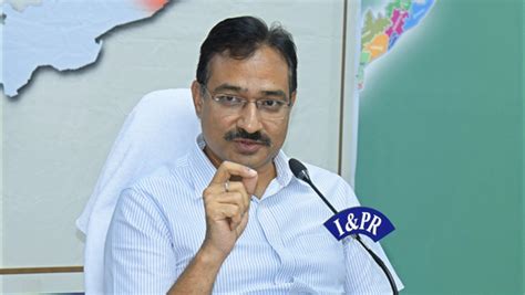 ఎన్నికల వేళ ఏపీలో డ్వాక్రా సంఘాలకు సంబంధించి సిఈవో స్వీట్ వార్నింగ్