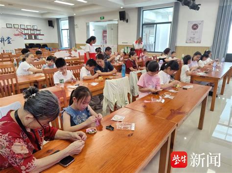 警铃在心法伴童行常熟市琴川街道洪泾里社区开展手工风铃制作活动 法治 未成年人