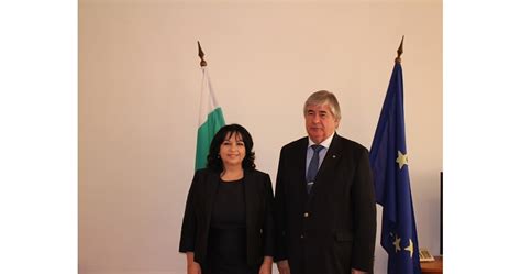 Министър Петкова и руският посланик обсъдиха сътрудничеството в енергетиката