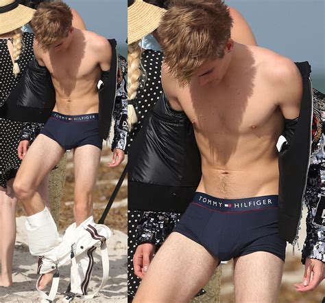 18 Letni Presley Gerber Rozbiera Się Na Plaży Pomponik W Interiapl