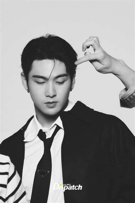 Hⓓ포토 블랙 앤 화이트ㅣ백호 디스패치 뉴스는 팩트다