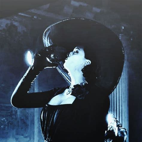 Lady Dimitrescu Pfp In 2024 Resident Evil Funny Resident Evil Evil