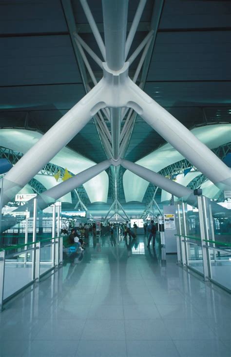 Renzo Pianos Kansai International Airport Has A Mile Long High Tech
