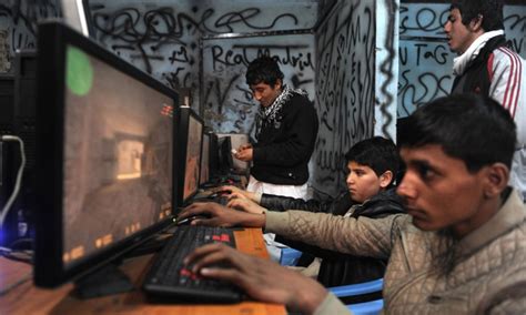 افغان لڑکے اور ہندوستانی لیپرڈ Multimedia Dawn News Urdu