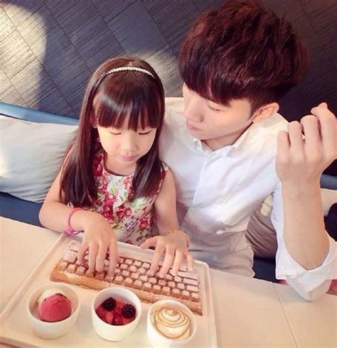 Bị Mẹ Mắng Em Gái Chạy Vào Phòng Anh Trai Hơn 13 Tuổi Cảnh Tượng Tiếp