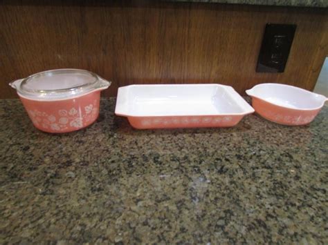 3 Pyrex Baking Dishes Live And Online Auctions On