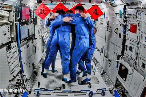 Tripulación de Shenzhou 19 completa primeras actividades