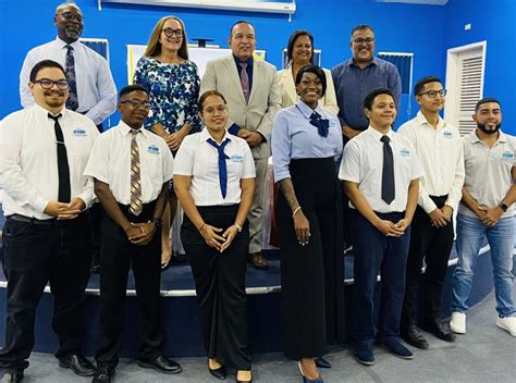 Minister Cros Ta Elabora Riba Dos Proyecto Di Vital Importancia Pa Studiantenan Di Aruba