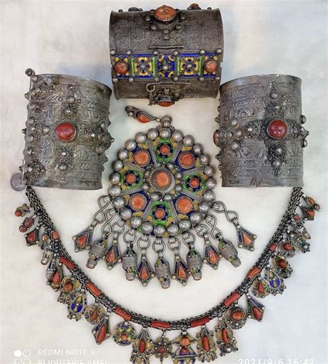 Bijoux berbères en argent émaillé et Corail Algérie Kabylie Brazaletes Metal Adornos