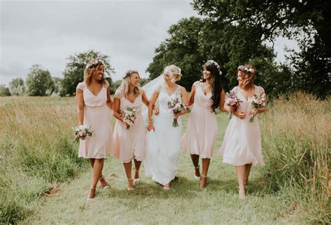 Summer Chic Als Dresscode Dit Draag Je Bruiloft Inspiratie