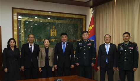 Батлан хамгаалахын сайд С Бямбацогт БАТЛАН ХАМГААЛАХ ЗЭВСЭГТ ХҮЧНИЙ САЛБАРТ ДҮРМИЙН БУС ХҮНИЙ