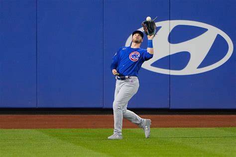 Ian Happ Wins First Gold Glove Puts Pressure On Cubs To Extend Him
