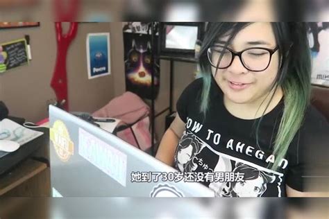 宅女30岁还不找男朋友，母亲进她房间后发现，屋里可不止她一人