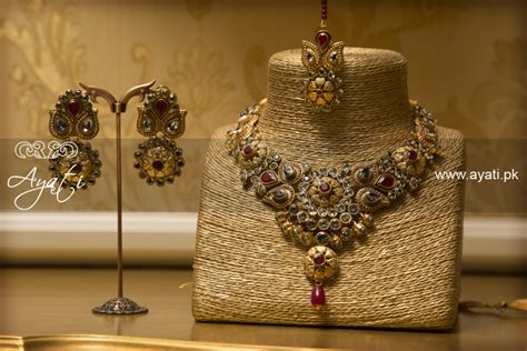 Ruby Bridal Set Ayati