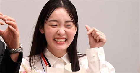 머니s포토 김민하 눈웃음 찡긋하트 뿅~