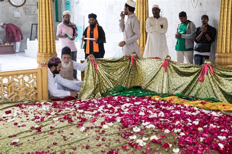Dargah Qutbuddin Bakhtiyar Kaki India