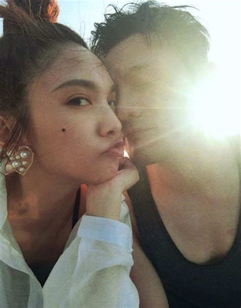 李荣浩杨丞琳高铁站台亲吻，果然真夫妻就是好嗑！