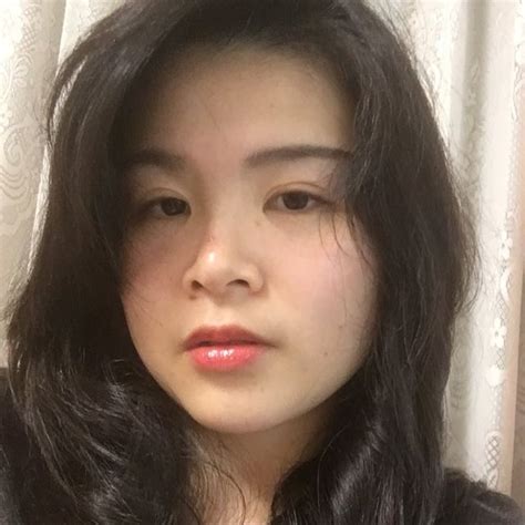 我真的 那個珍奶也不選一下 蔥抓餅是冷的 我看到都覺得尬 真的只是客氣說每天吃吧 不熱的蔥油餅我不行