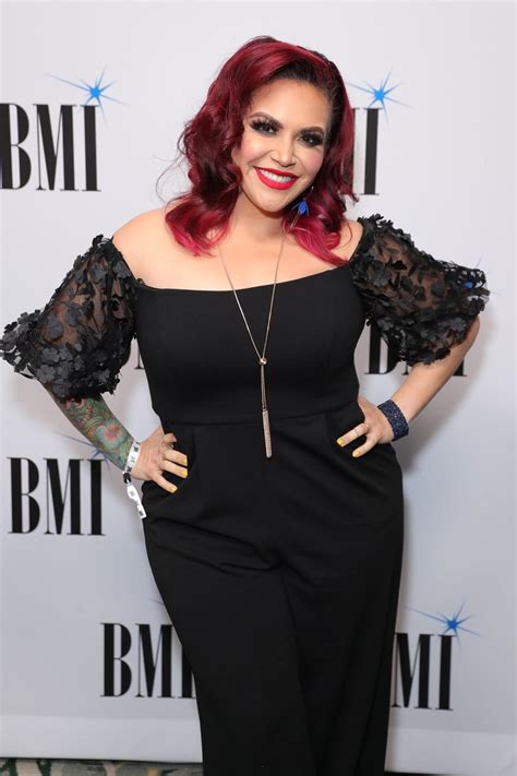 Jacqie Rivera celebra su nueva figura tras someterse a dolorosa cirugía estética