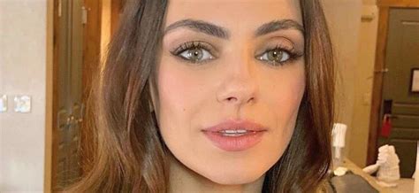 Mila Kunis In Skimpy Ocean Bikini Shows Off Her Cute Feet