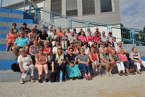 Quarante six membres des Gourmets en séjour au Tyrol Saignes