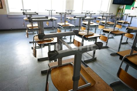 교실 학교 책상 걸상 의자 사진이미지일러스트캘리그라피 Pb이로작가