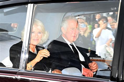 Carlos Iii Se Apoya En Su Madre Para Lanzar Su Reinado En Segundos Panama