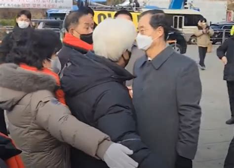 분향소 찾은 한덕수 유족 사과 요구에 30초 만에 자리 떠 이태원 참사