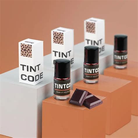 تینت قهوه‌ ای تست تینت لب قهوه ای روی لب ⭐️ برند ژل کد