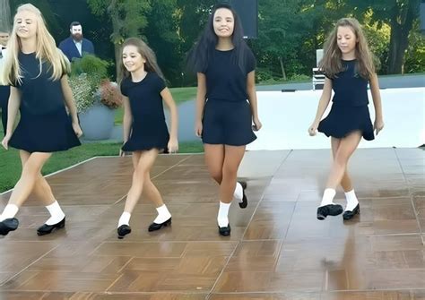 ბედის შეხება ოთხი გოგონა ქორწილში იწყებს ირლანდიური ცეკვის ცეკვას რის შემდეგაც პატარძალი