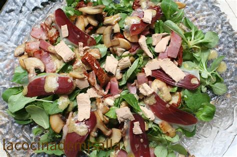 ENSALADA CON FOIE Y JAMÓN DE PATO