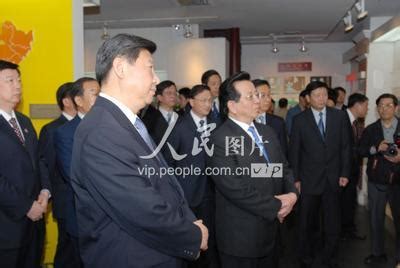 上海中央常委国家副主席曾庆红在市区领导陪同下参观中共二大会址纪念馆 人民图片网